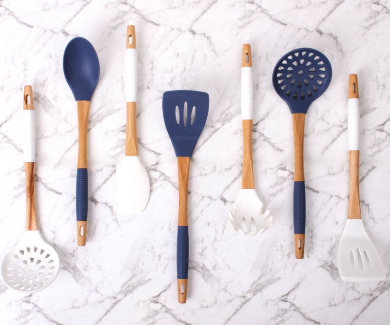 Austen Set 4 Enamel Measuring Spoons Grey/White