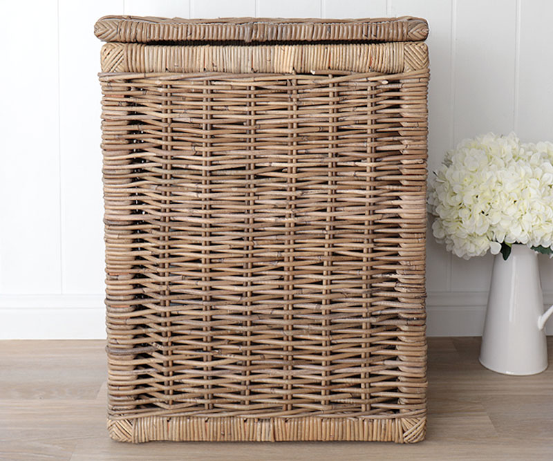 Chests of drawers and storage trunks