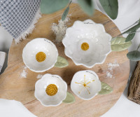 Set 4 Daisy Flower Measuring Cups - Beautiful home decor at French Knot