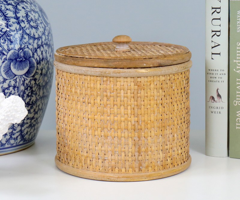 Home accessories, decor items, decorative accents