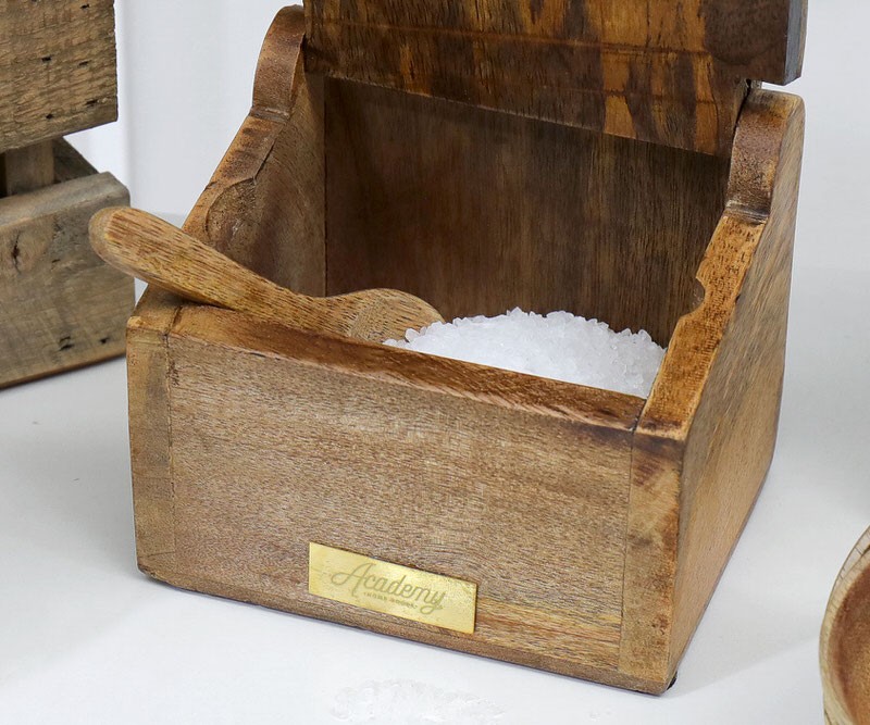 Food storage and canisters