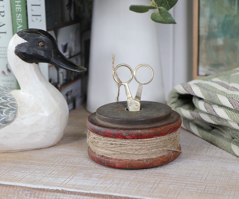 Harcourt String Spool with Gold Scissors